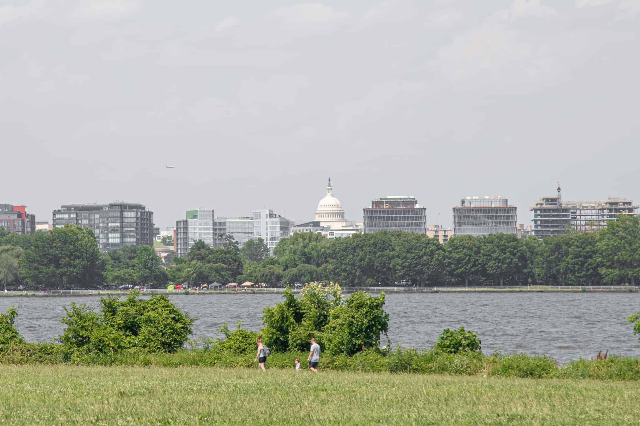 Easy Washington DC Picnic Date at Gravelly Point Park - The Hangry ...